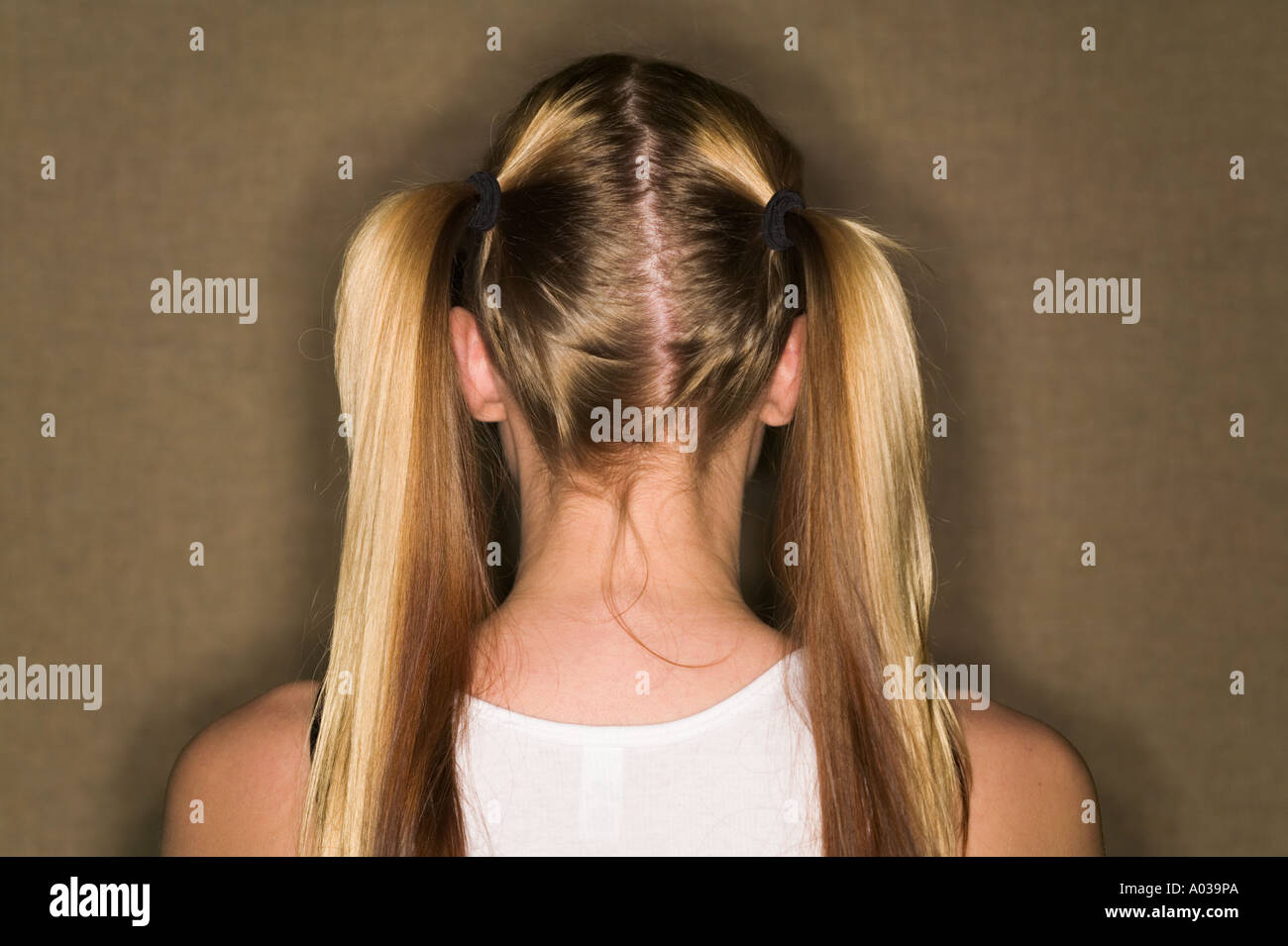 Back of womans head Stock Photo - Alamy