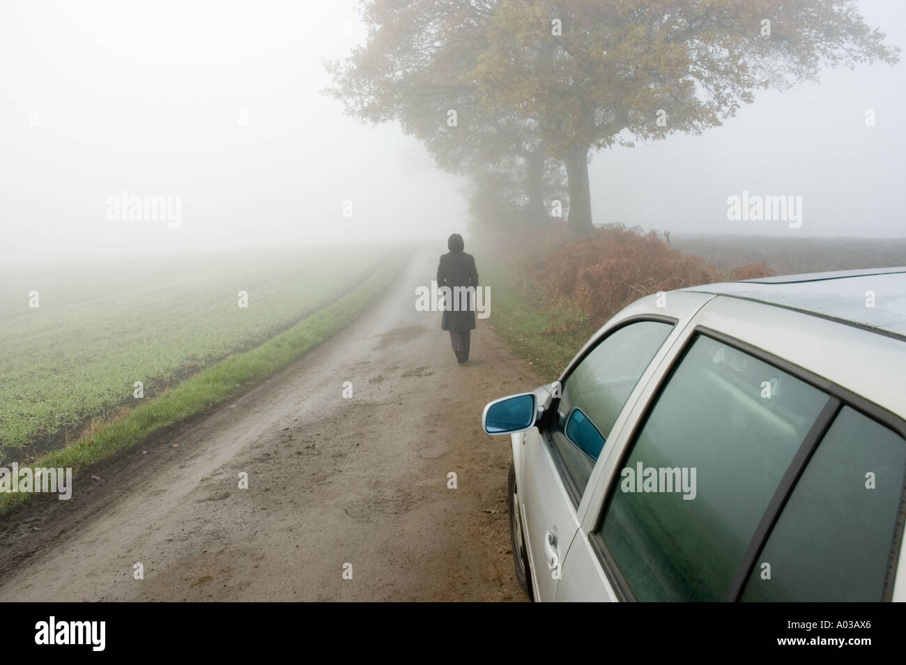 Woman broken down car uk hi-res stock photography and images - Alamy