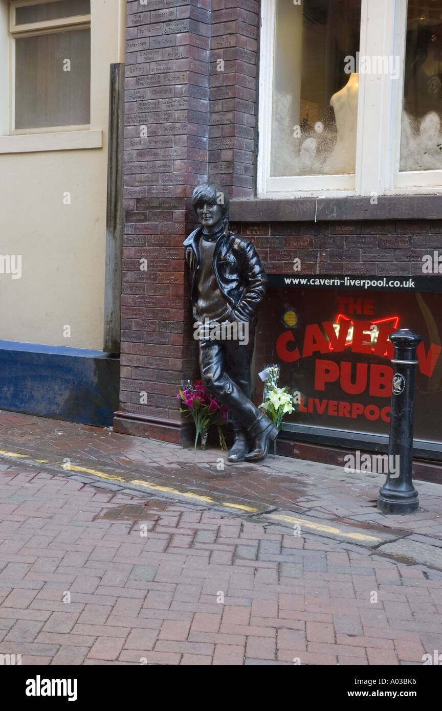 John Lennon statue in Mathew Street Liverpool Merseyside UK Stock Photo ...