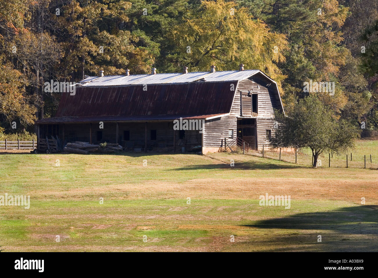 Old horse barn hi-res stock photography and images - Alamy