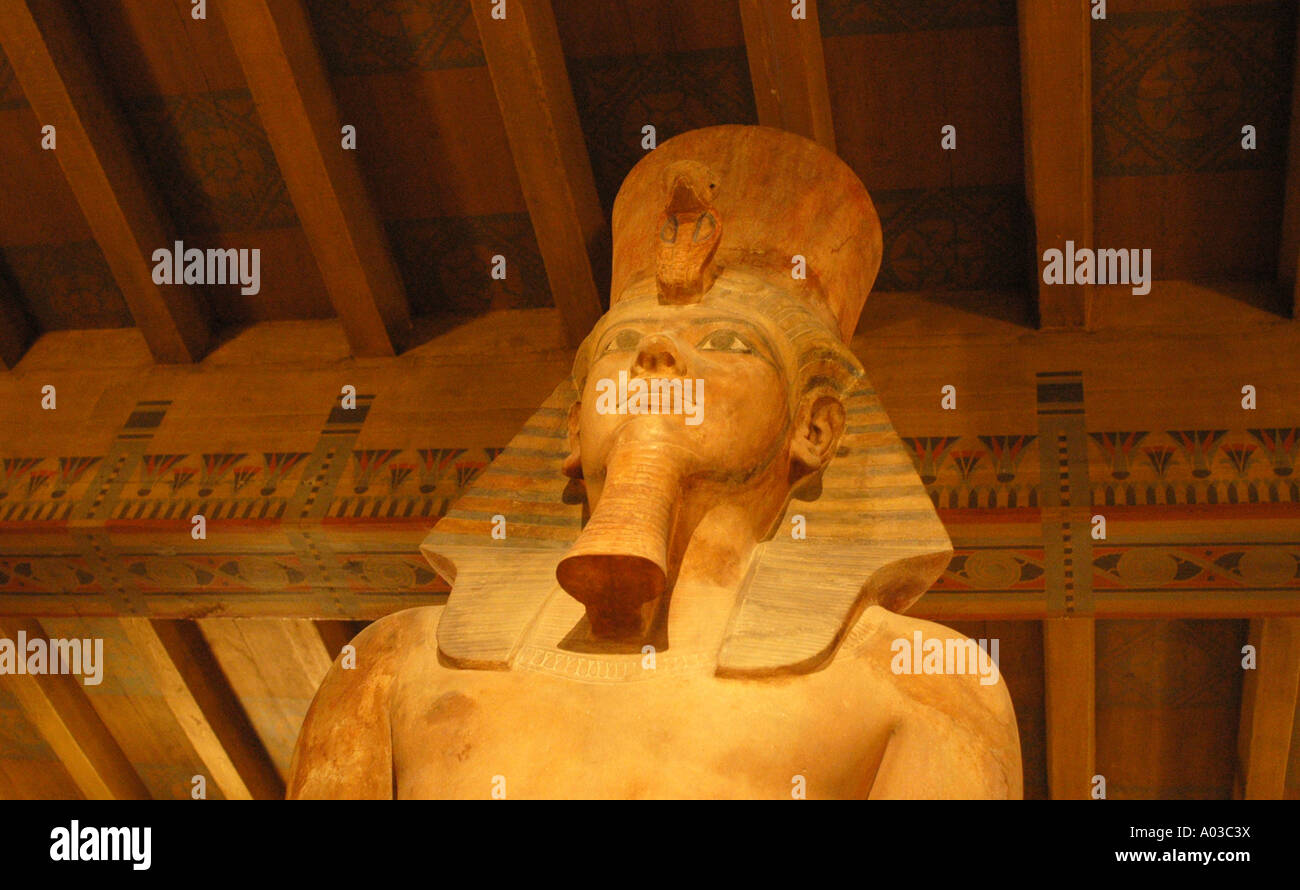 Tutankhamen tomb statue hi-res stock photography and images - Alamy