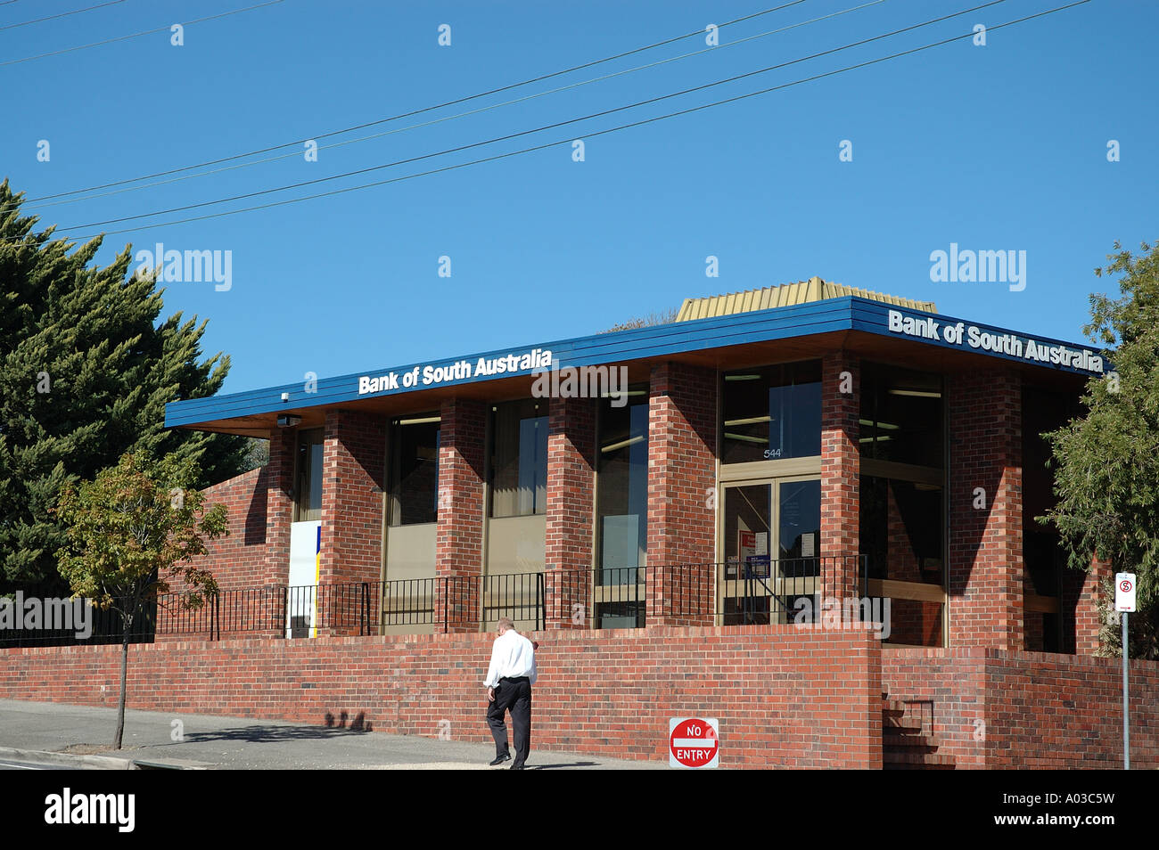 Low rise single storey bank building Stock Photo - Alamy