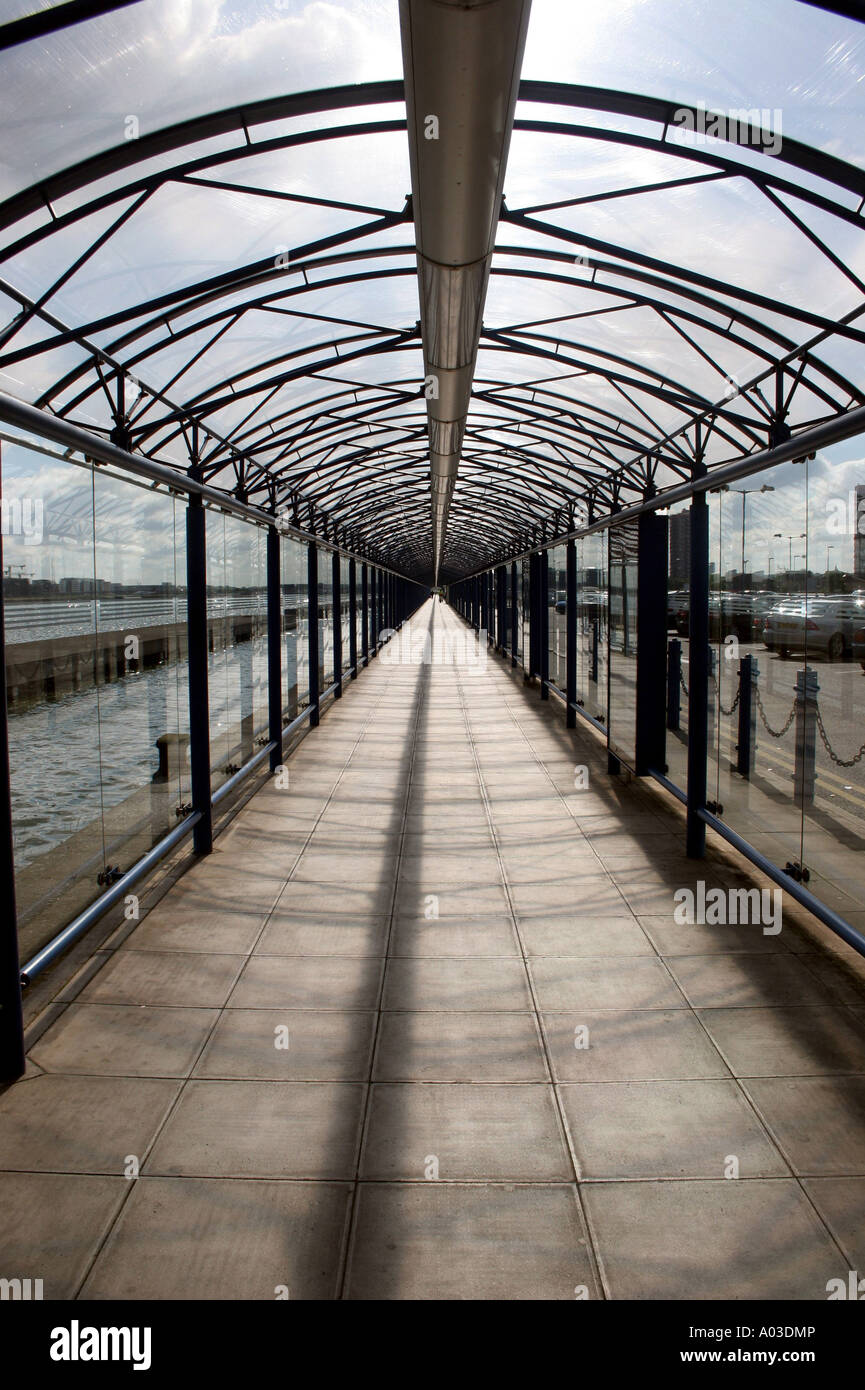 Glass tunnels hi-res stock photography and images - Alamy