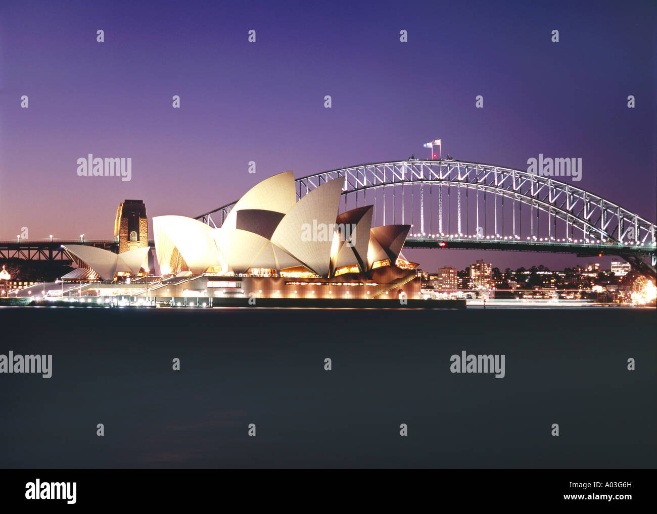 Sydney opera house lighting up hi-res stock photography and images - Alamy