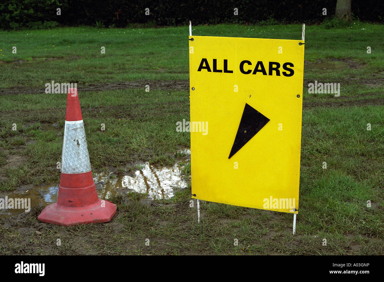 temporary road sign directing traffic into puddle Stock Photo - Alamy