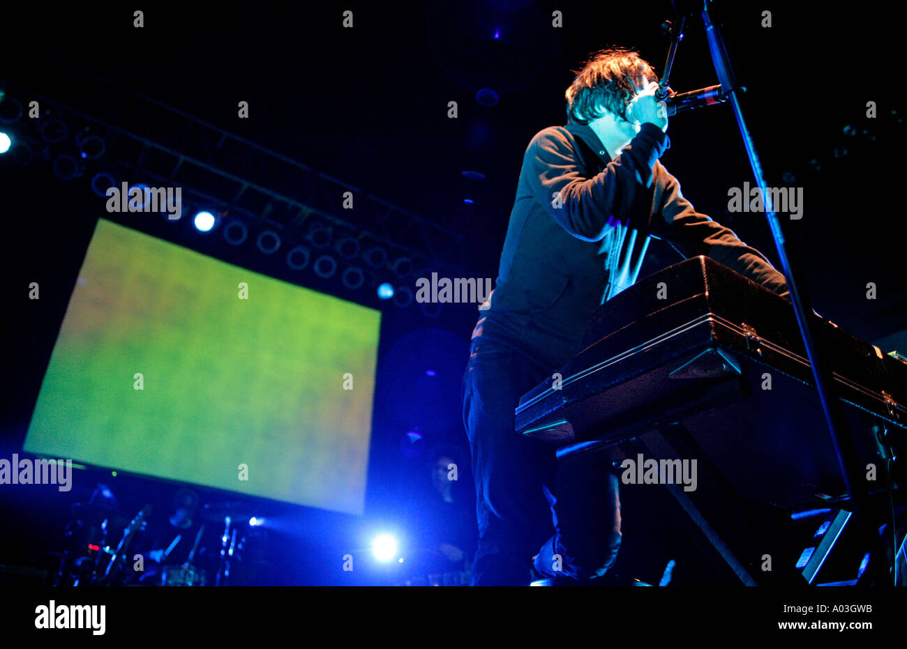Live music show Stock Photo - Alamy