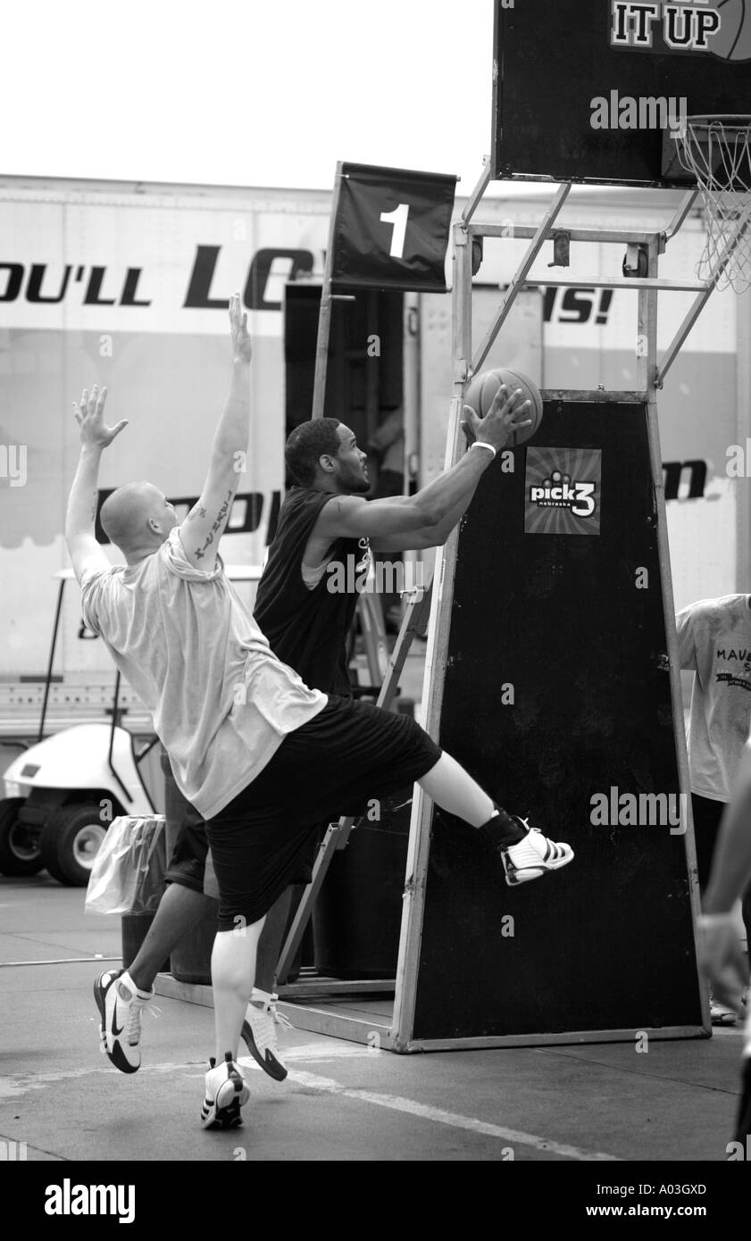 One on one basketball game Stock Photo - Alamy