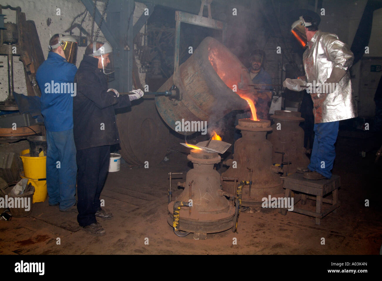 Molten metal casting hi-res stock photography and images - Alamy