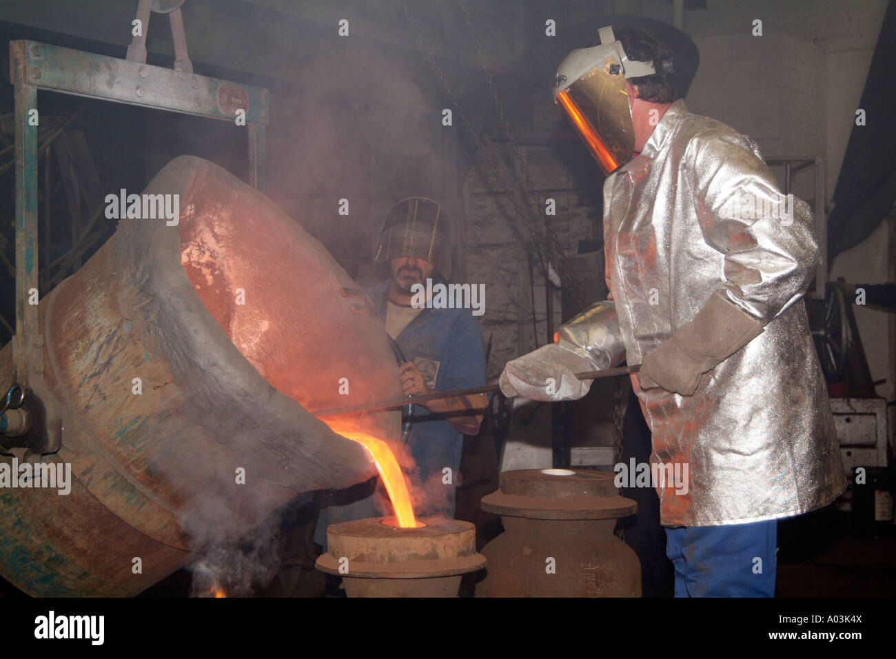 Molten metal pouring hi-res stock photography and images - Alamy
