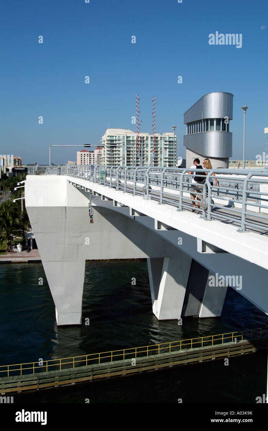 Memorial causeway modern bridge spans the Intracoastal Waterway Fort ...