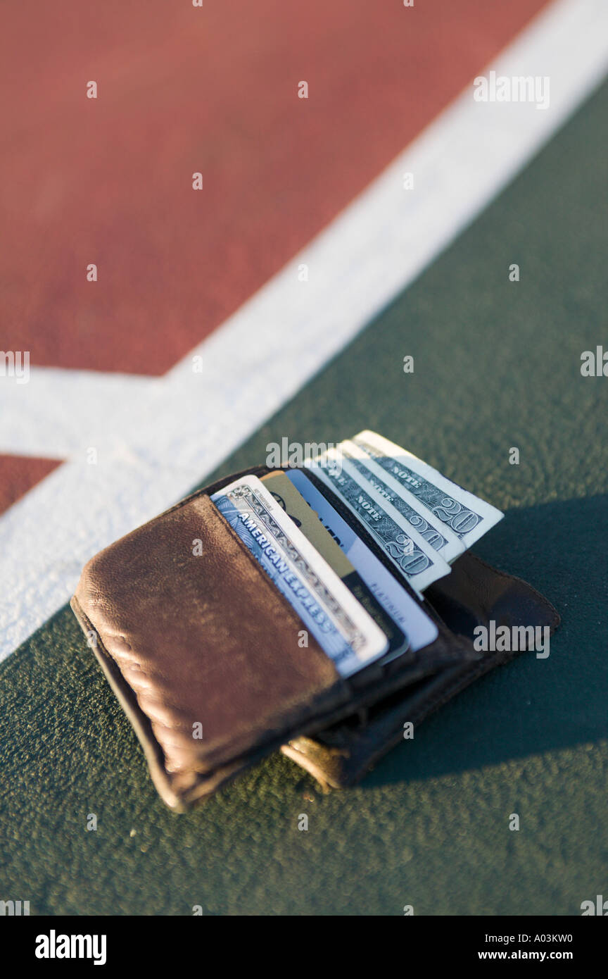 Security fence litter hi-res stock photography and images - Alamy