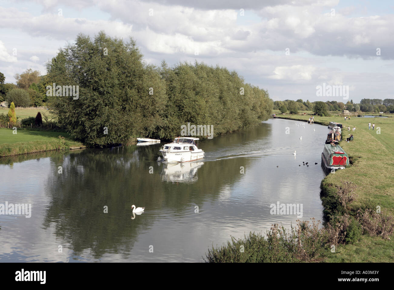 Cabin cruiser thames hi-res stock photography and images - Alamy