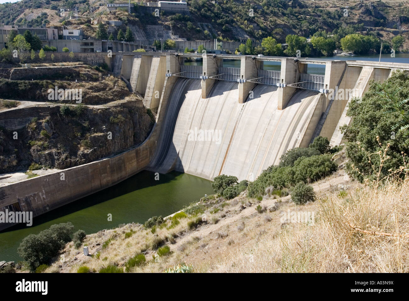 International water control dam hi-res stock photography and images - Alamy