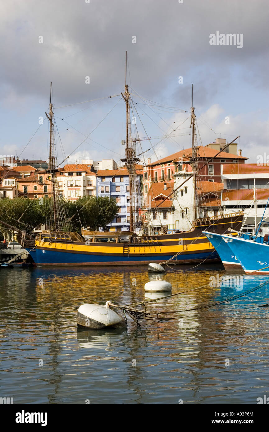 Spanish galleon in harbour costa hi-res stock photography and images ...