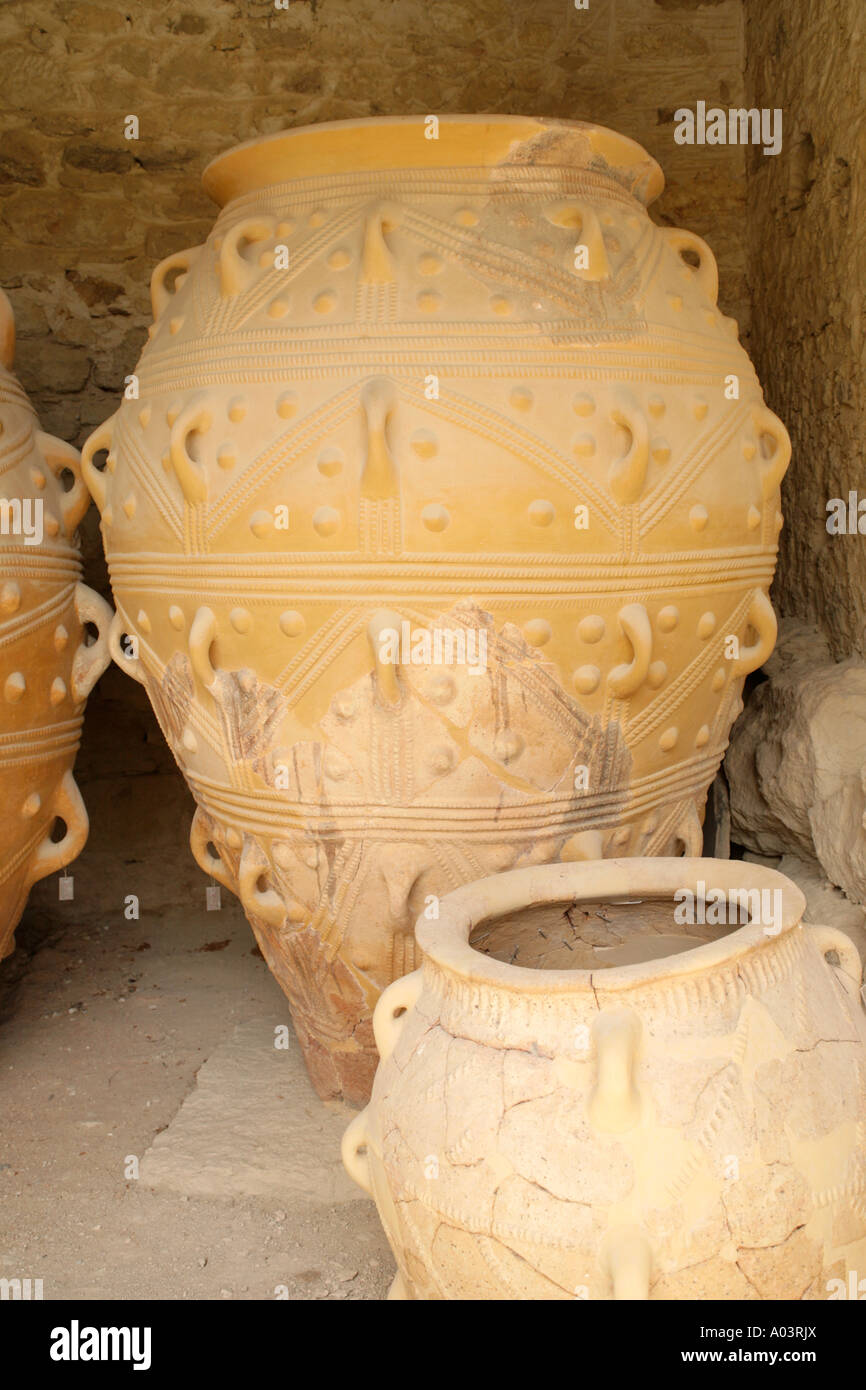 antique vases at Knossos on the Greek Island of Crete Stock Photo - Alamy