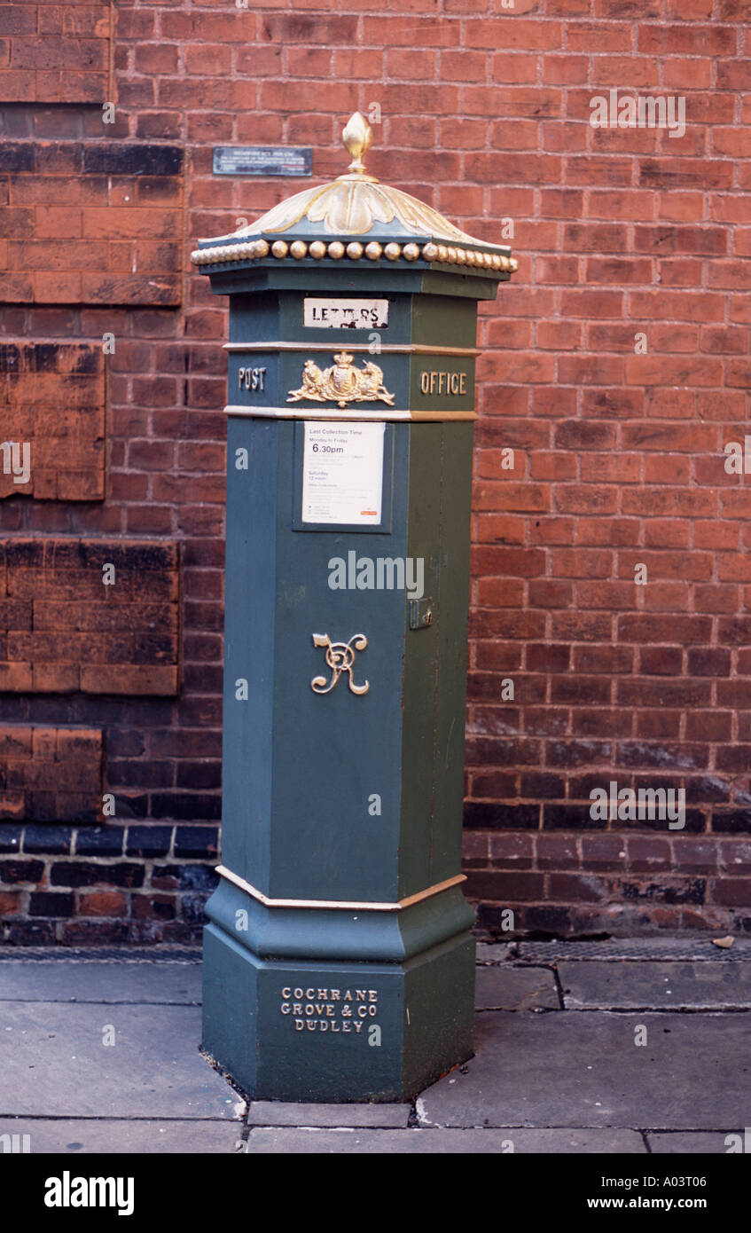 Green Victorian post box Rochester Kent Stock Photo - Alamy