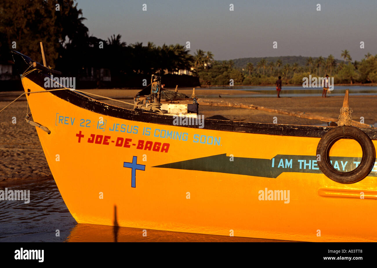 India goa long boats hi-res stock photography and images - Alamy