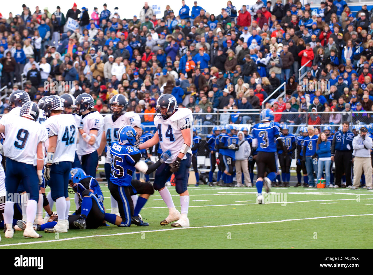 Football line up kids hi-res stock photography and images - Alamy