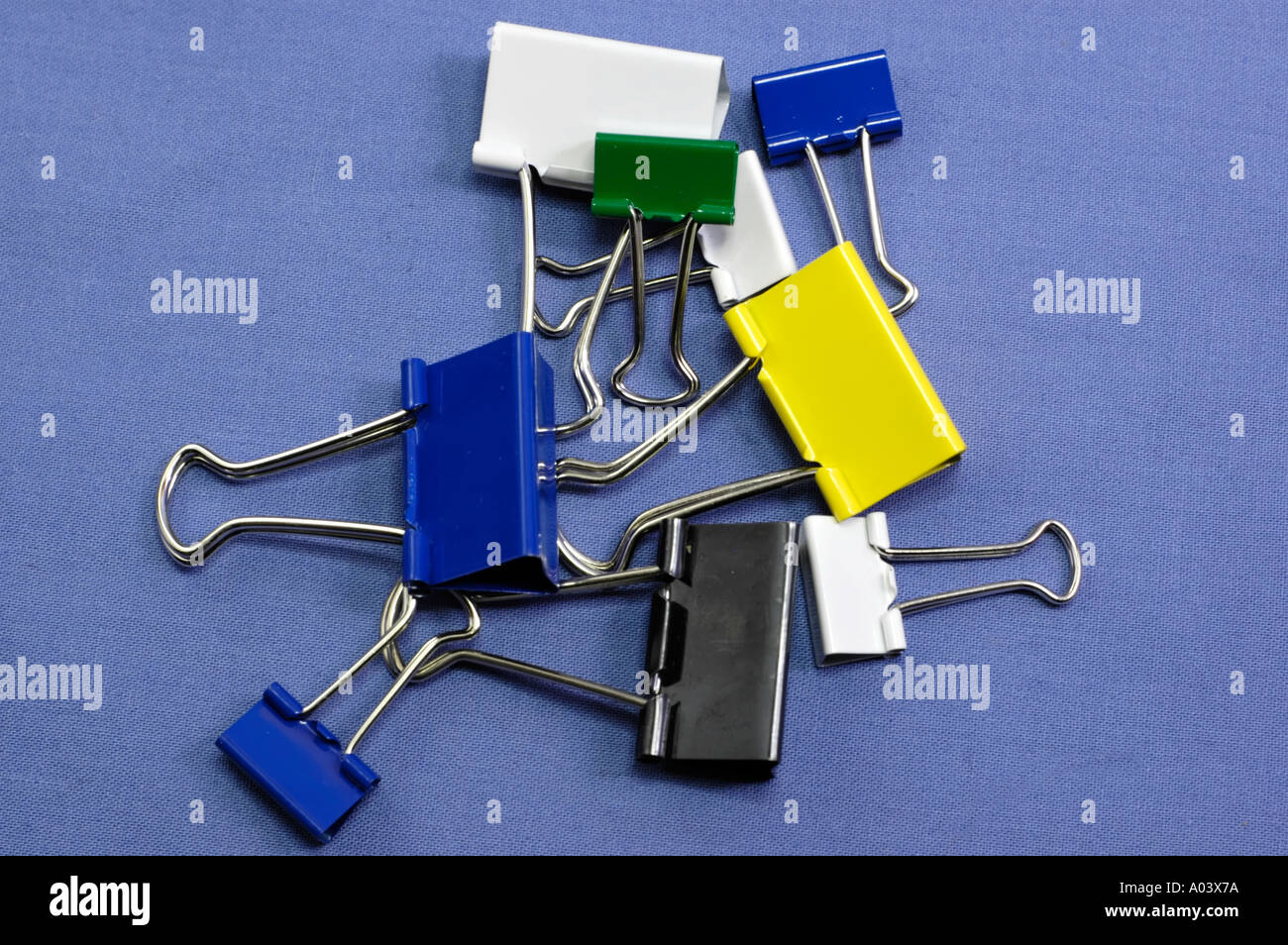 Pile of colorful wire paper clips Stock Photo - Alamy