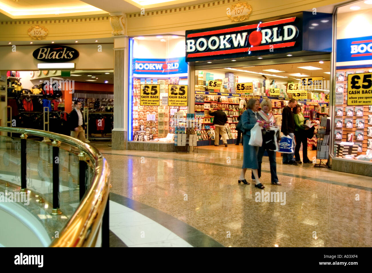 Trafford centre shopping mall Stock Photo - Alamy