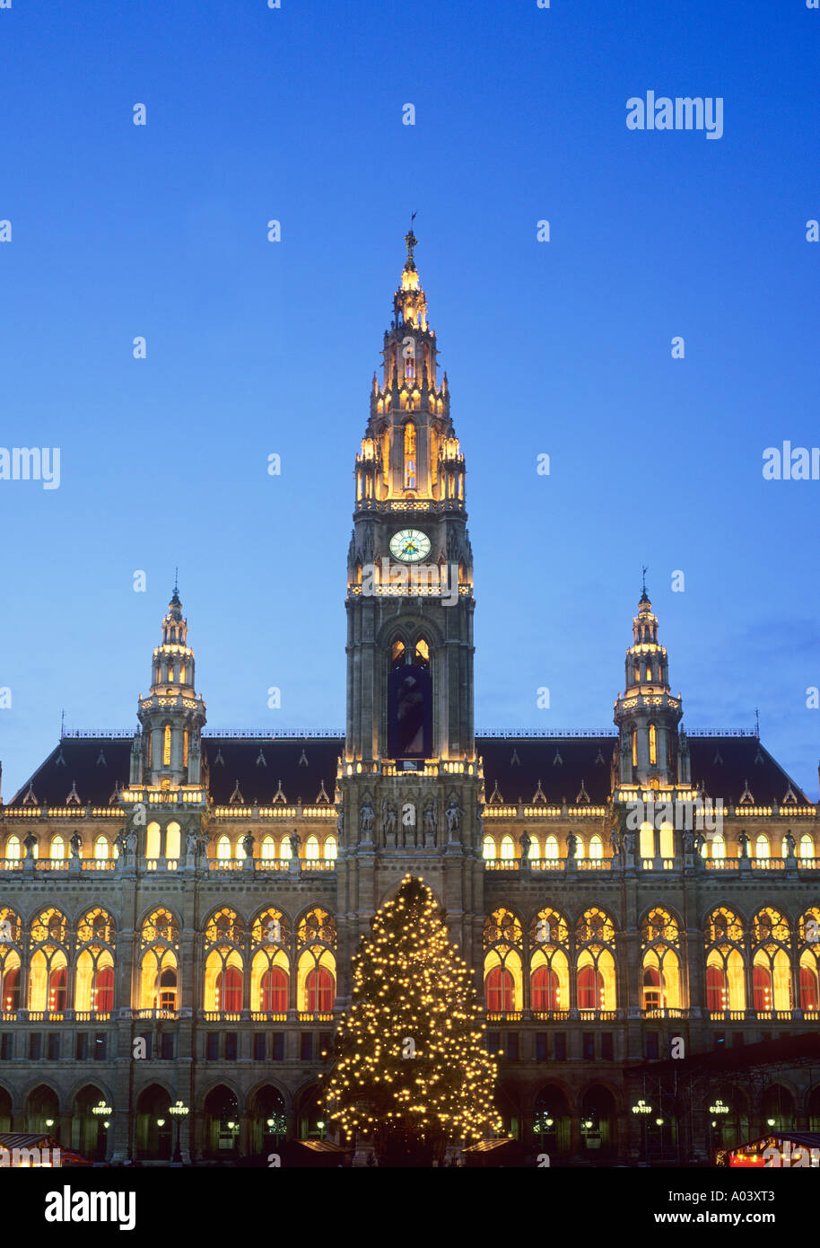 Rathaus night neues rathaus vienna hi-res stock photography and images ...