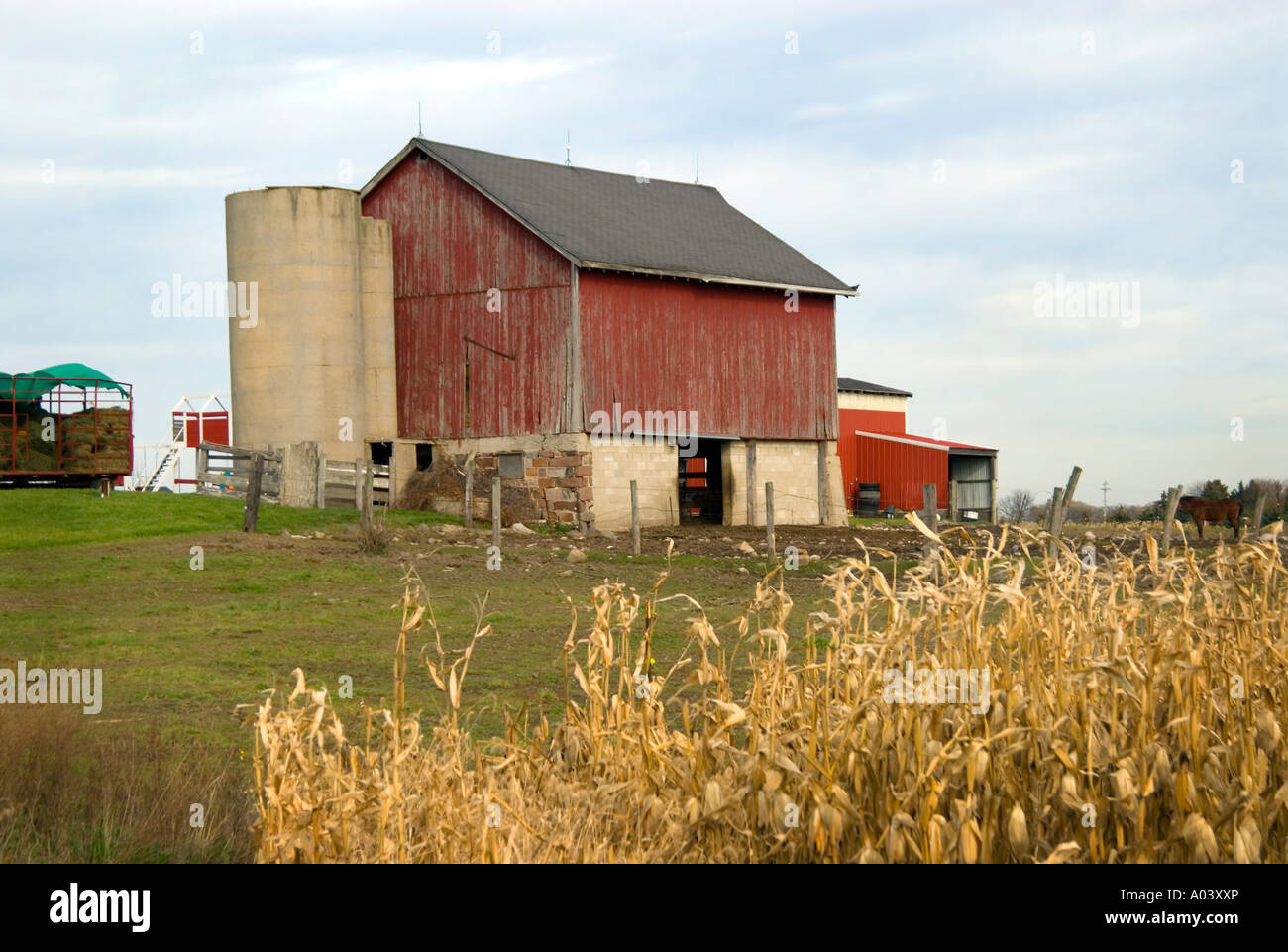 Corn barn vintage hi-res stock photography and images - Alamy