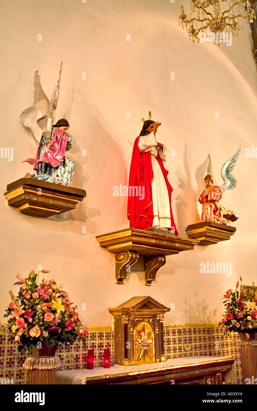 Figurines of saints hi-res stock photography and images - Alamy