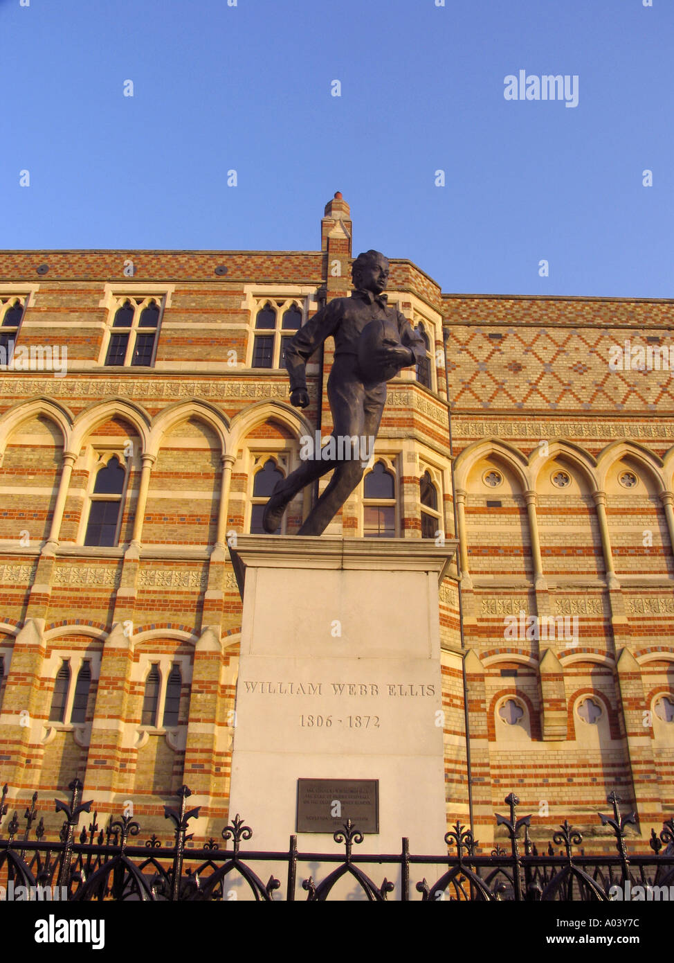 William webb ellis statue outside hi-res stock photography and images ...
