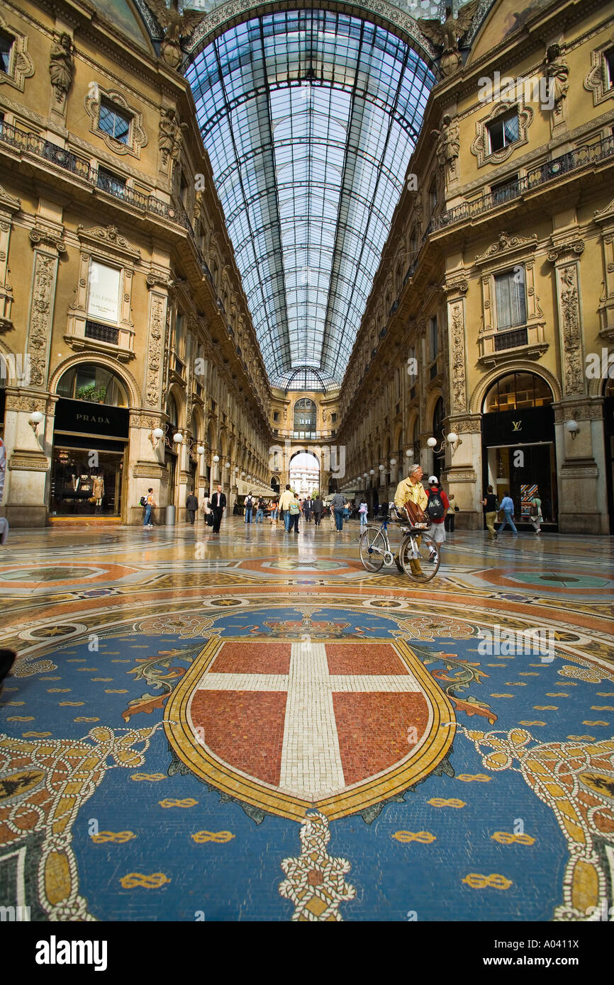 Galleria Vittorio Emanuele II il Salotto di Milano or Milan s drawing ...