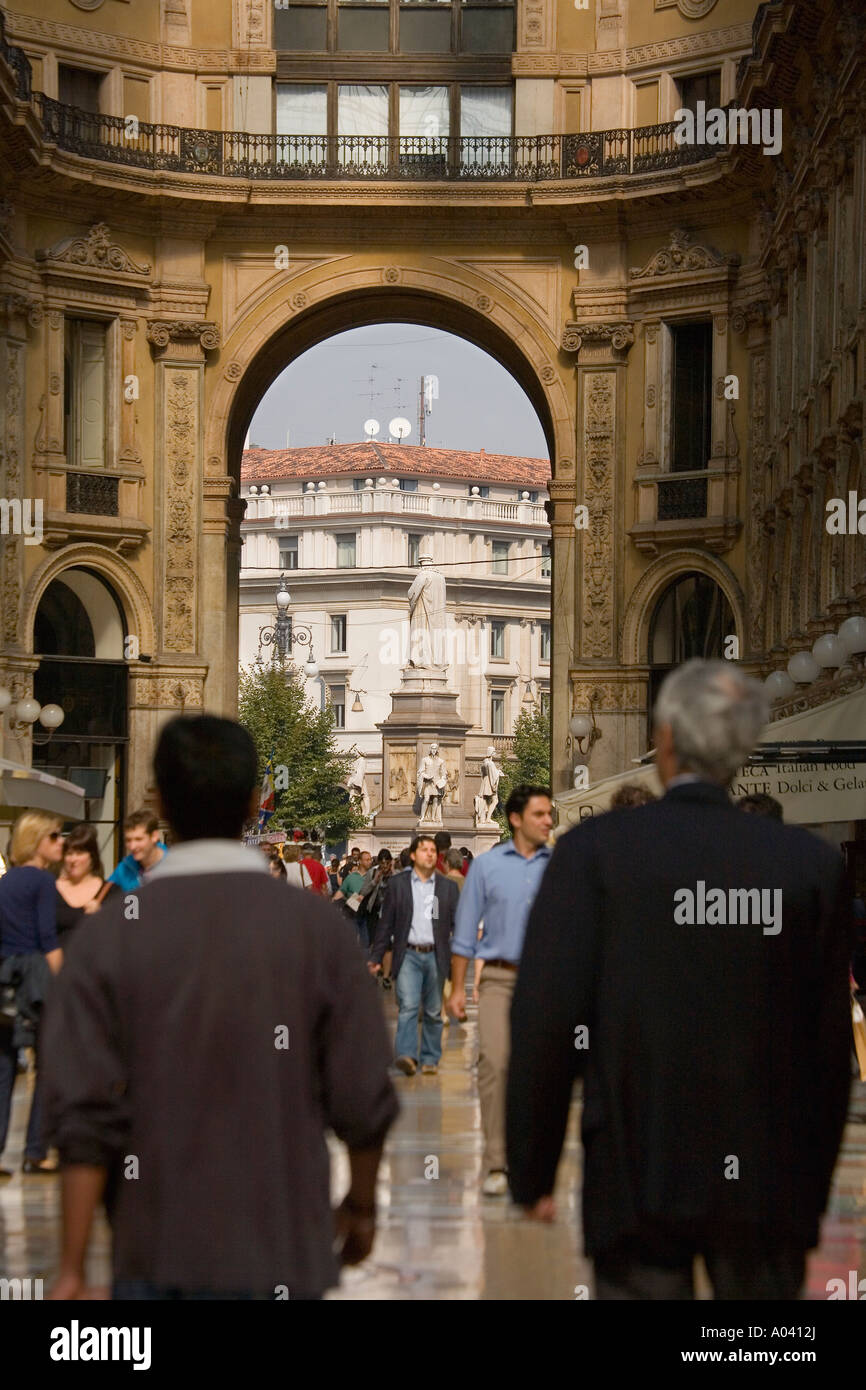 Statue of Leonardo daVinci seen through entry arch of the Galleria ...