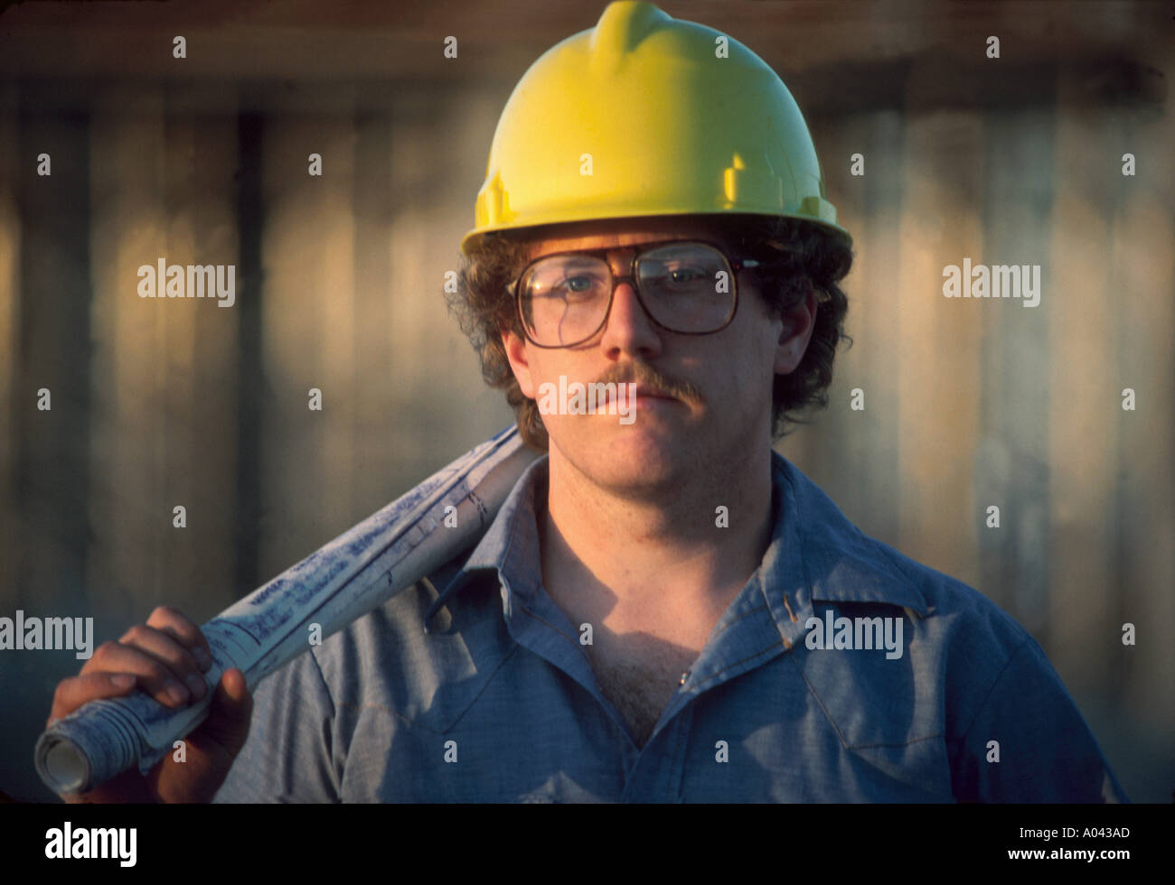 Construction Worker in yellow hard hat Stock Photo - Alamy