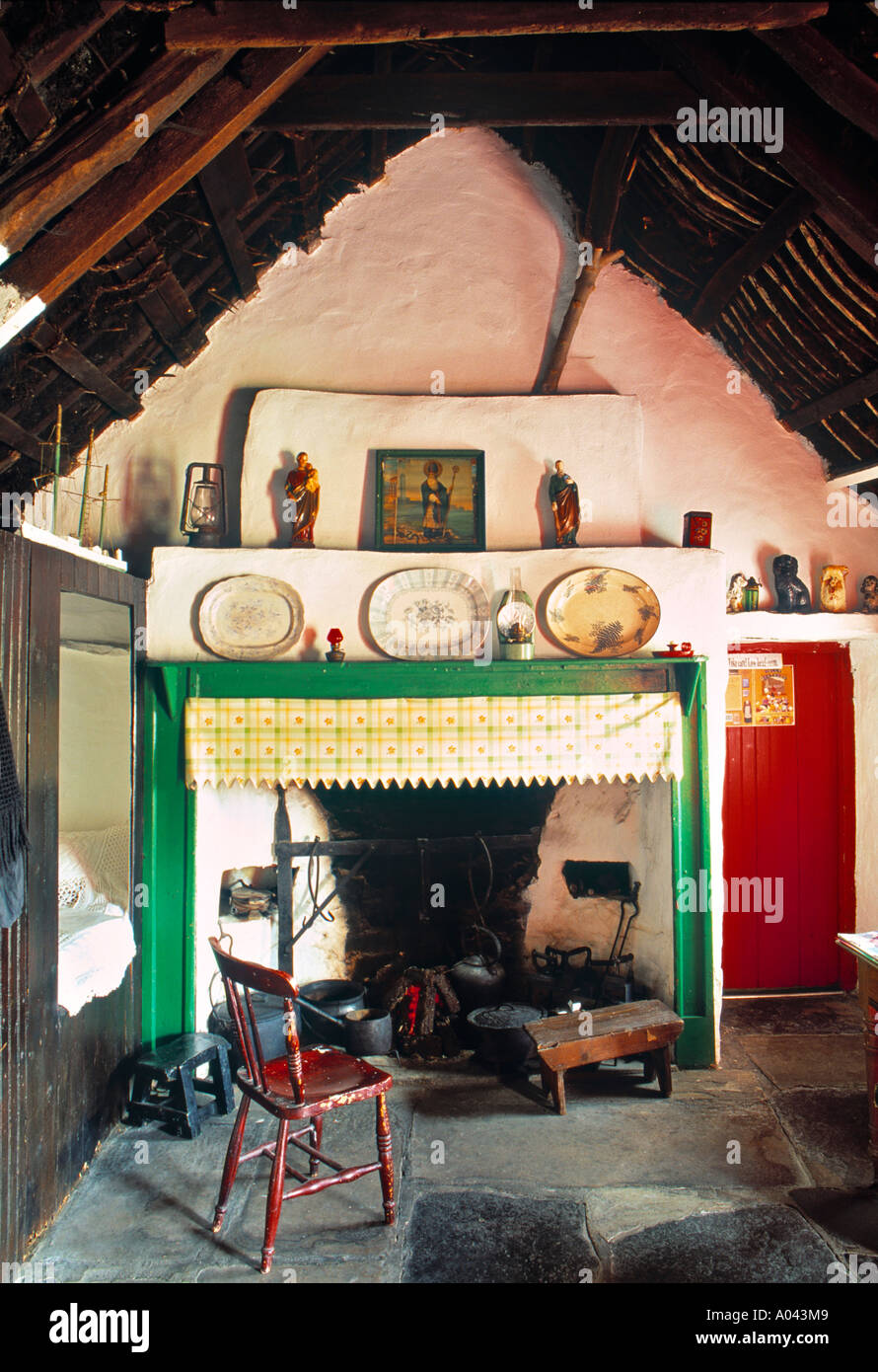 Irish cottage interior hi-res stock photography and images - Alamy