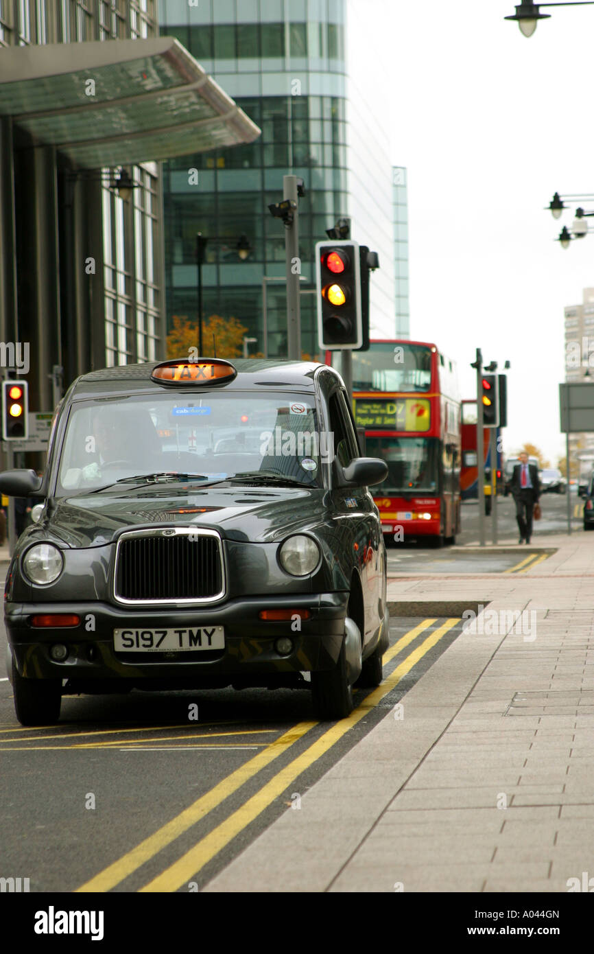 London cab and bus, England Stock Photo - Alamy
