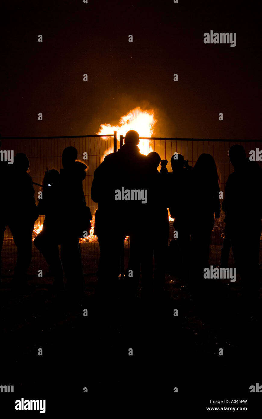 Silhouette of group of people looking at fire Stock Photo - Alamy