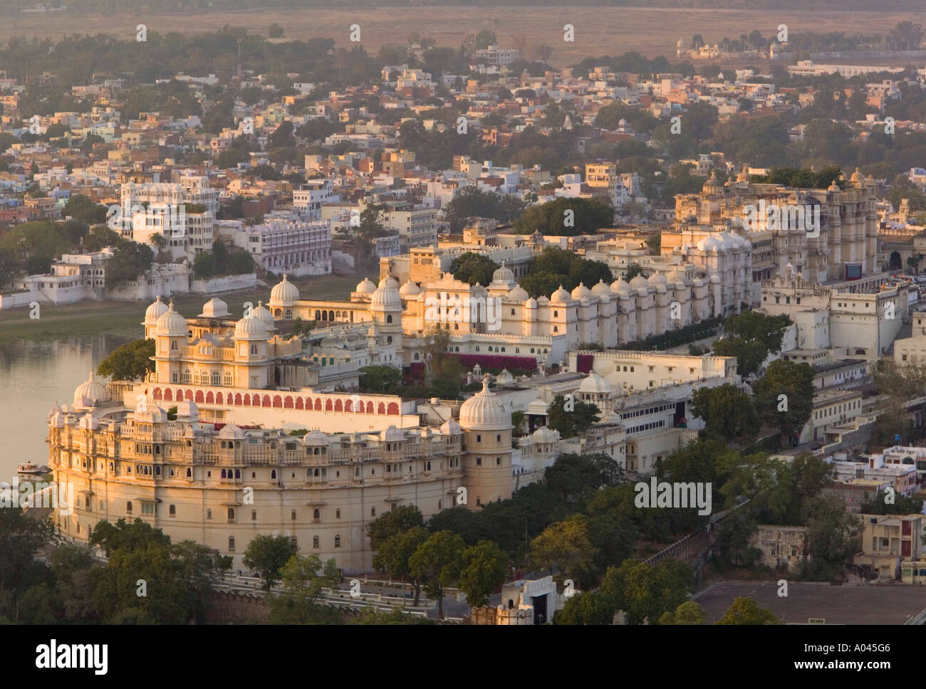 Old Udaipur and City Palace, Udaipur, Rajasthan, India Stock Photo - Alamy