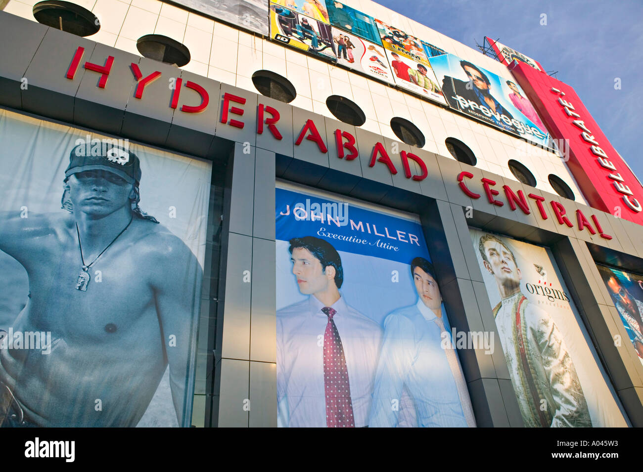 Shopping mall, Hyderabad, Andhra Pradesh, India Stock Photo - Alamy