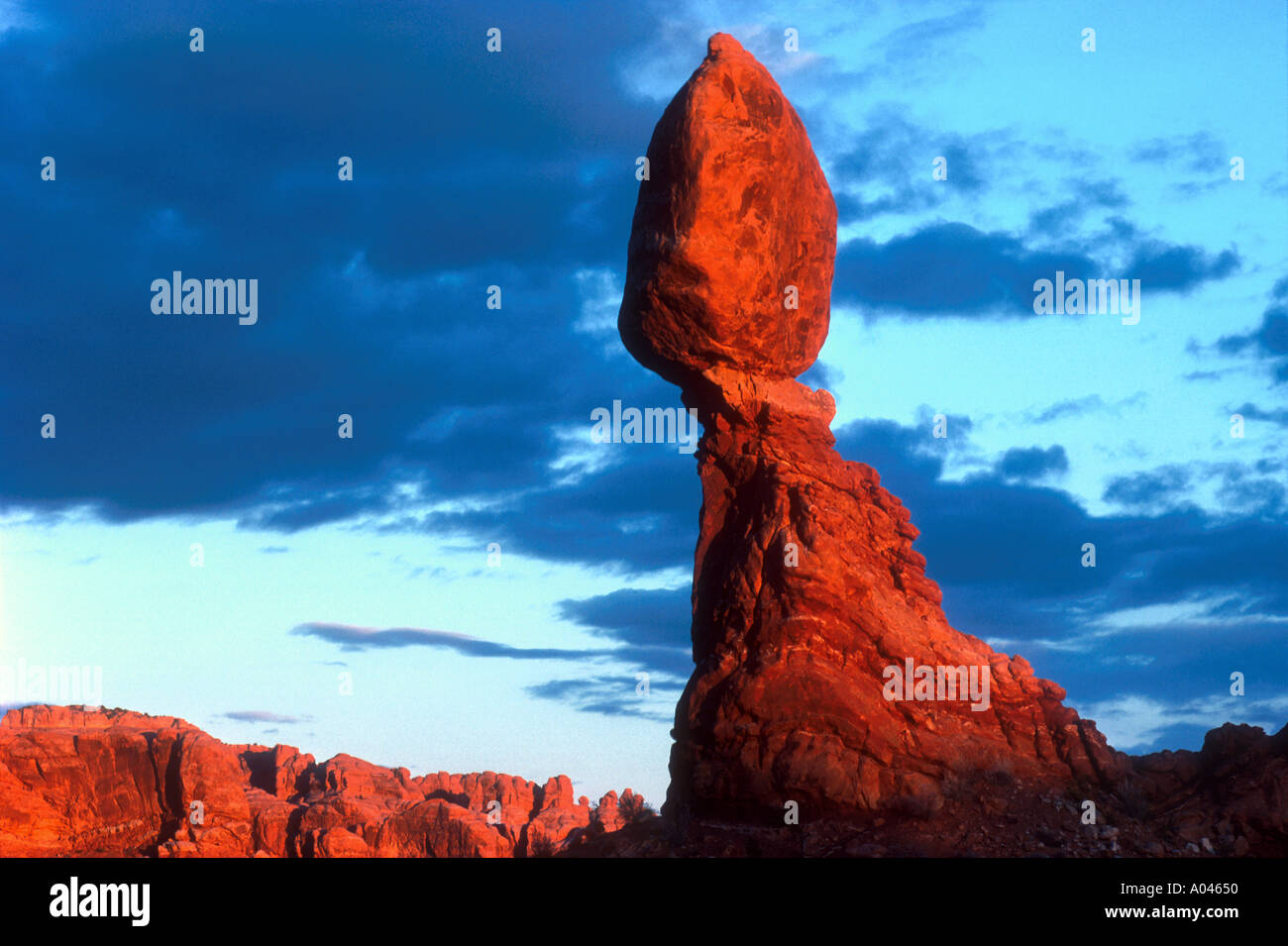 Balancing rock hi-res stock photography and images - Alamy