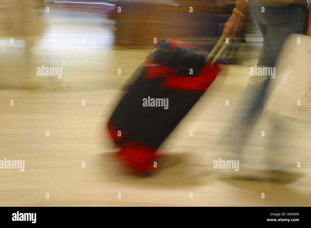 Travel luggage passenger in a rush hurry Stock Photo - Alamy