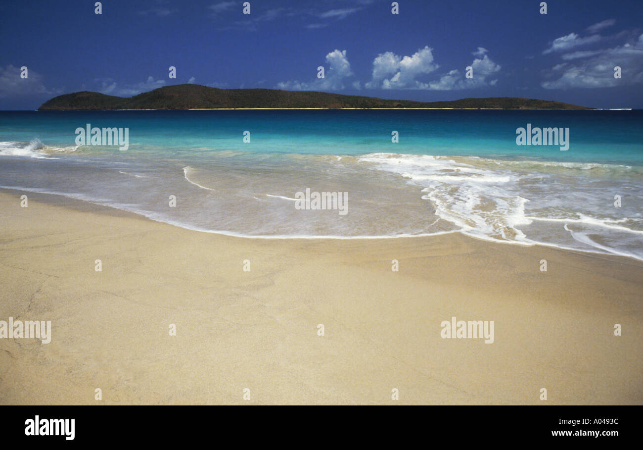 Gentle waves caribbean sea washing hi-res stock photography and images ...
