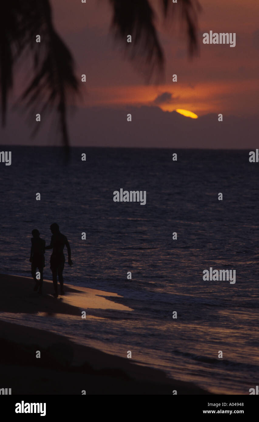 Figures on beach hi-res stock photography and images - Alamy