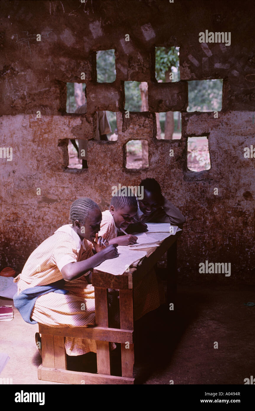 Girls classroom kenya hi-res stock photography and images - Alamy
