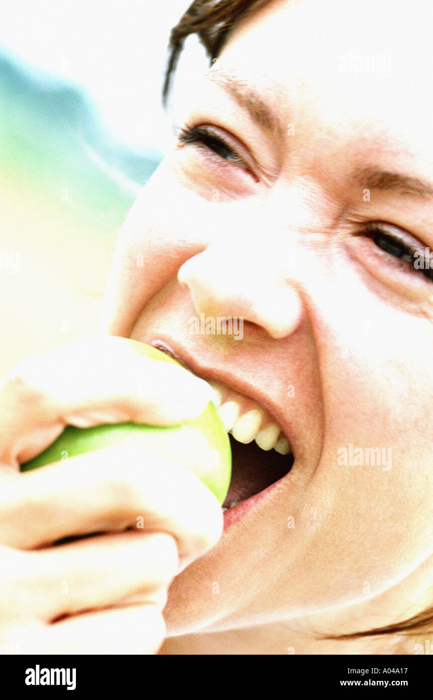 Healthy teeth biting an apple hi-res stock photography and images - Alamy
