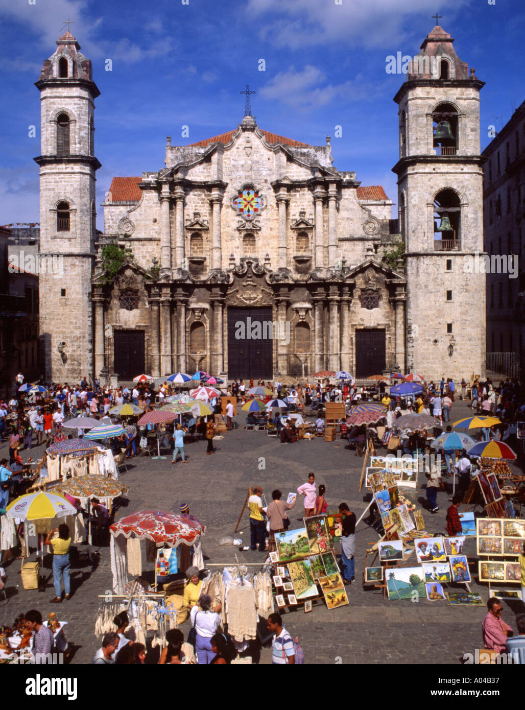 Cuba Havana cathedral square Stock Photo - Alamy