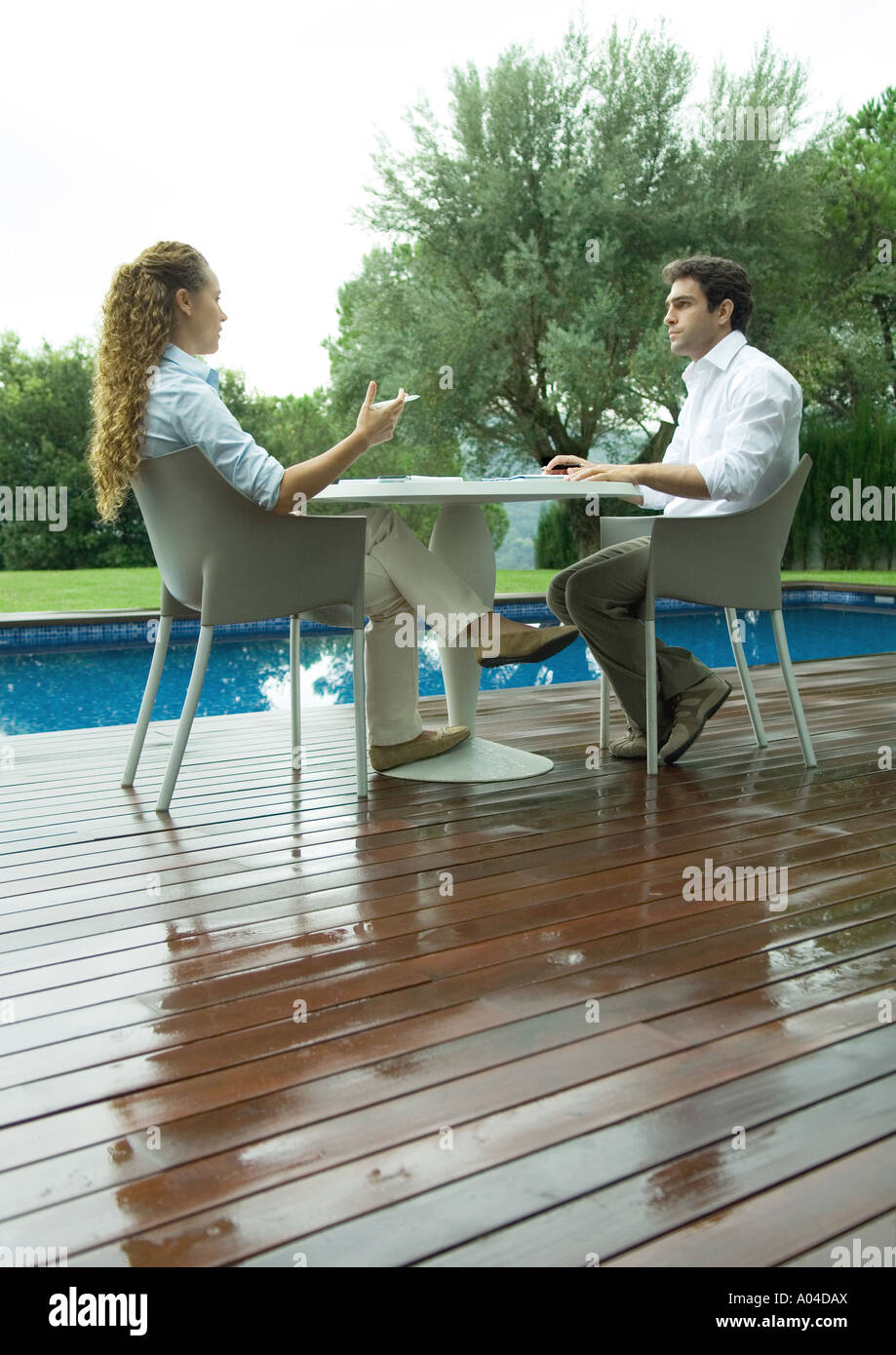 Man next to pool table hi-res stock photography and images - Alamy