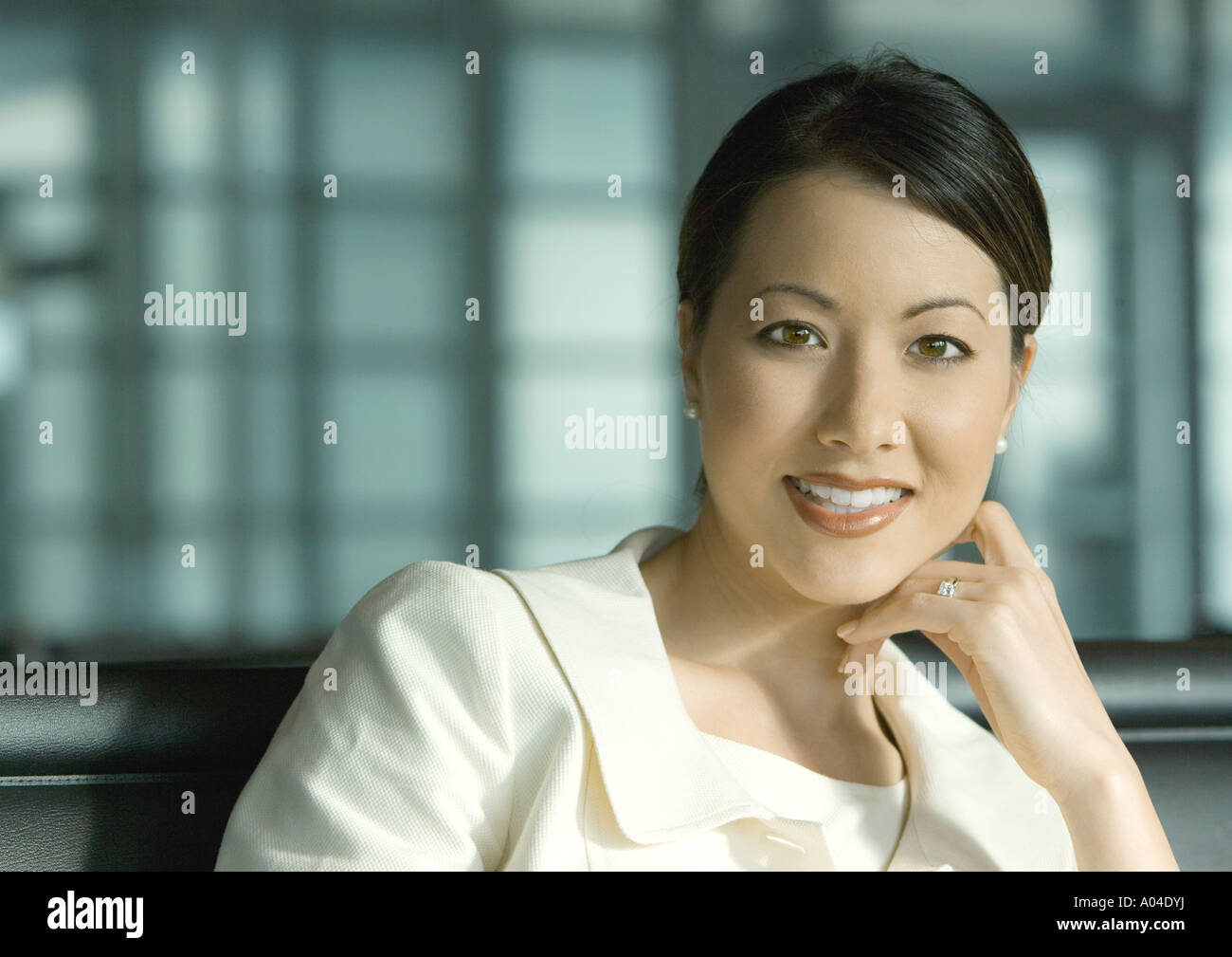 Back of peoples heads hi-res stock photography and images - Alamy