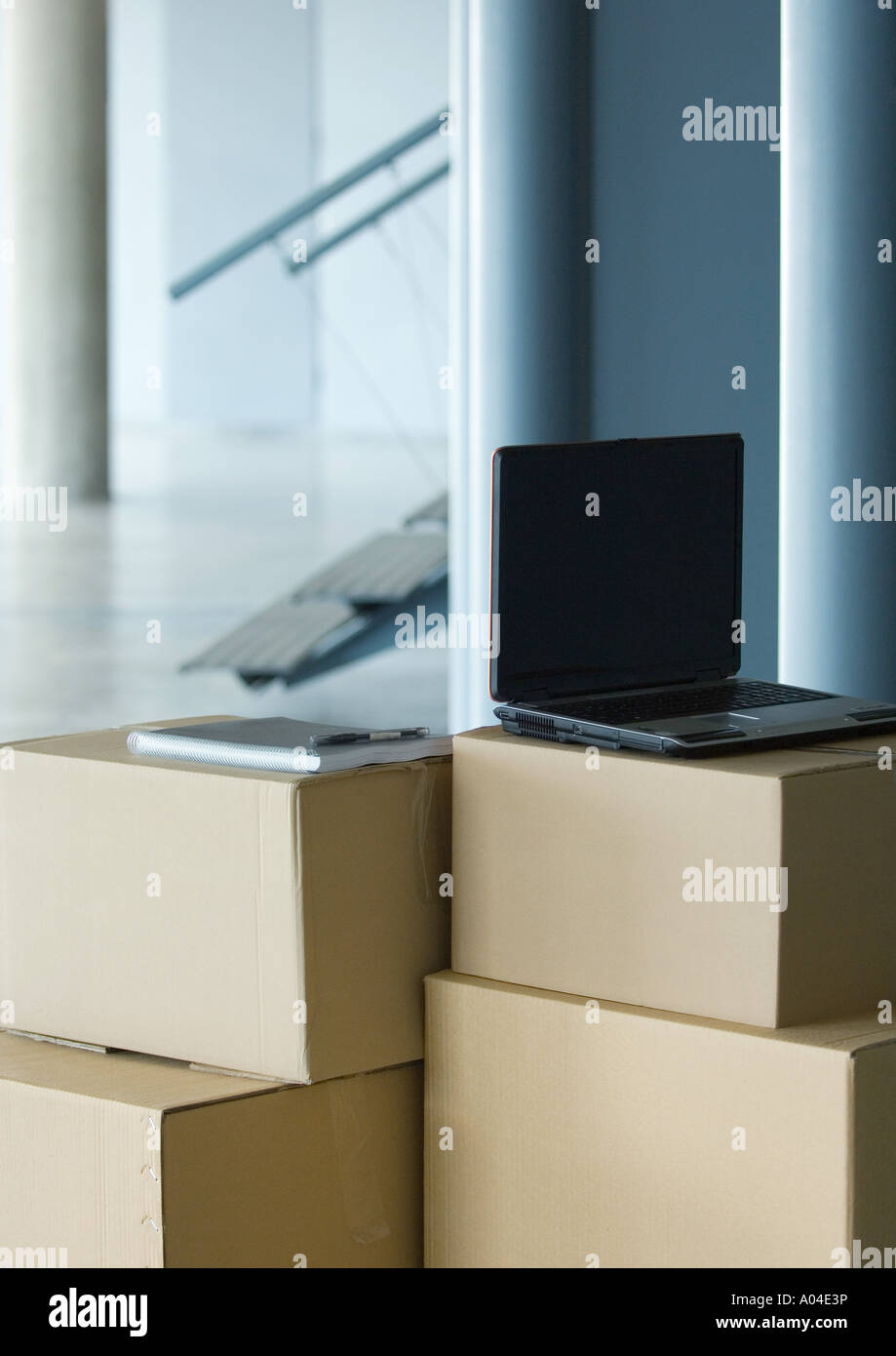 Cardboard box without top hi-res stock photography and images - Alamy