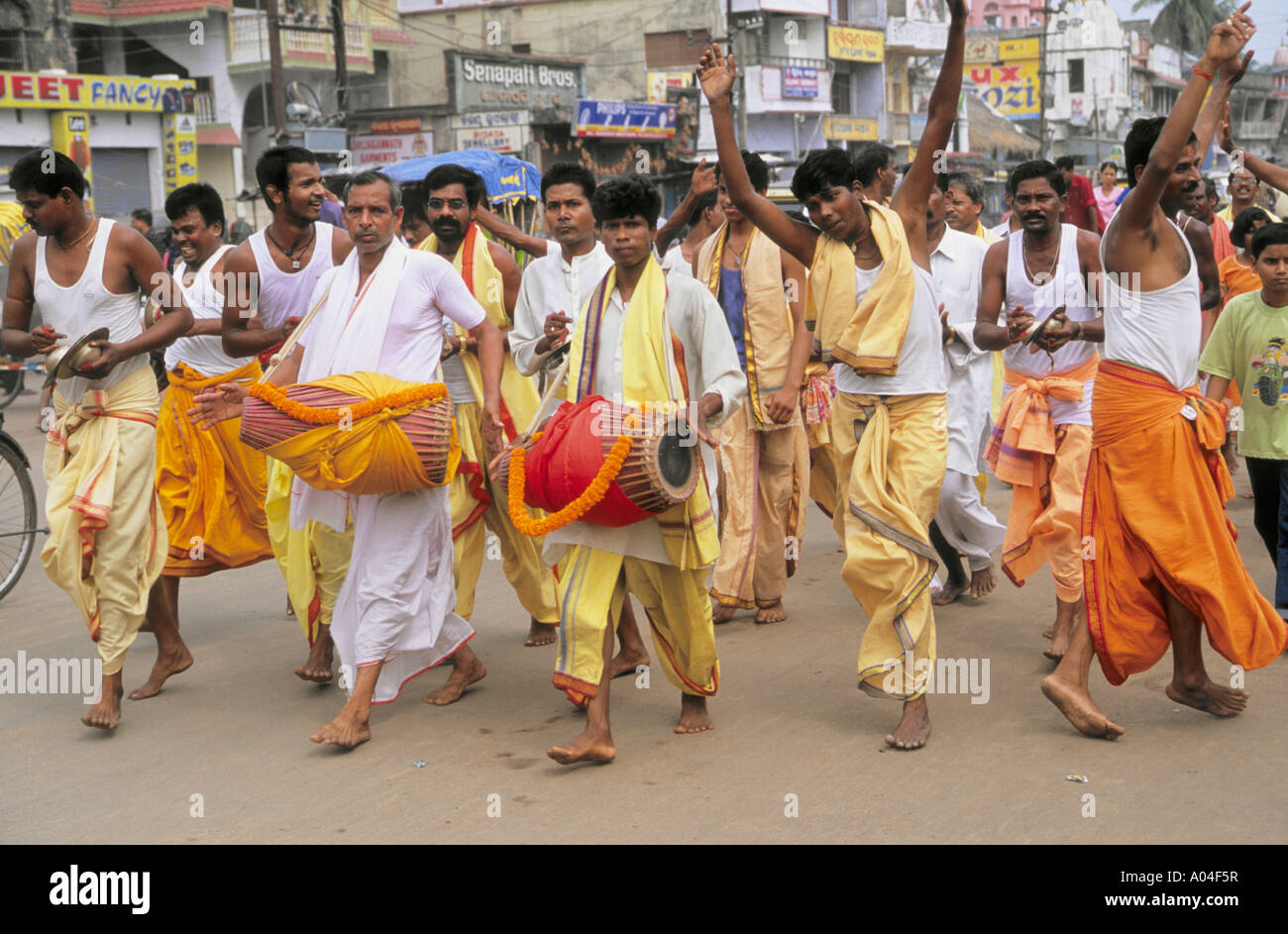 India Orissa Puri procession of hindu pilgrims Stock Photo - Alamy