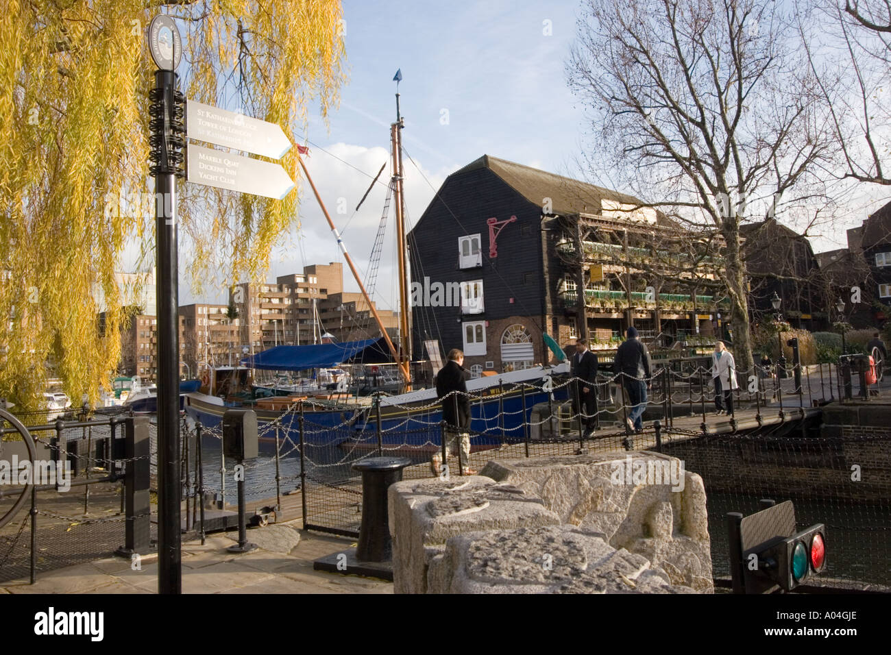 Dickens inn hi-res stock photography and images - Alamy