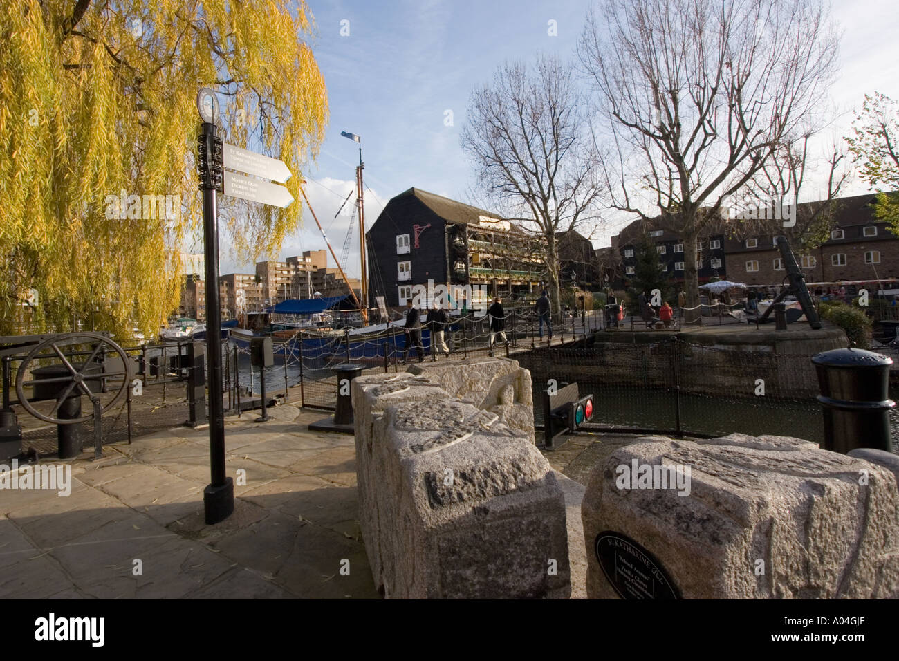 Saint katherines docks hi-res stock photography and images - Alamy