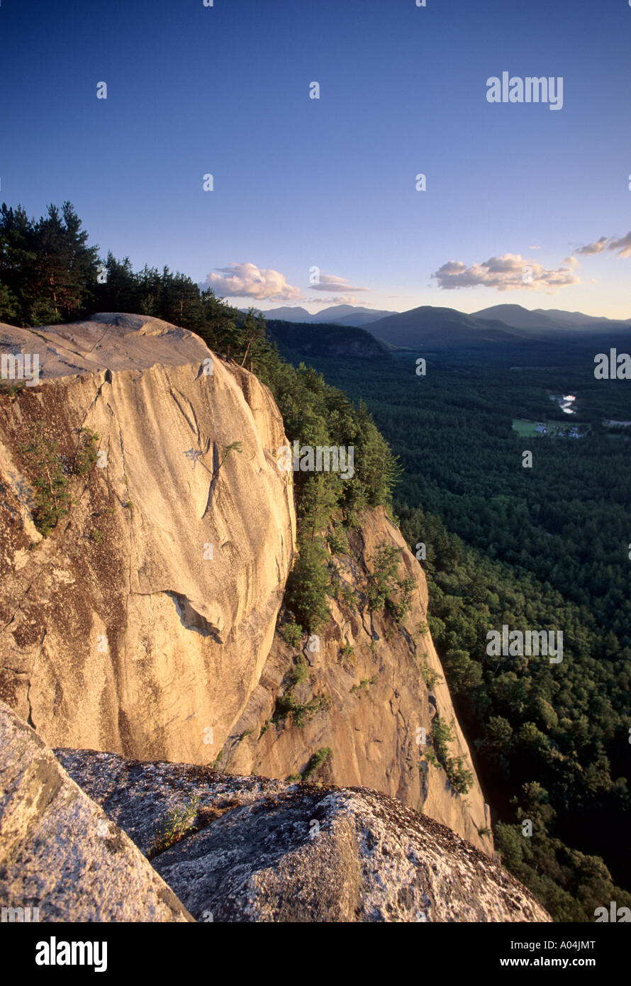 VIEW FROM ATOP CATHEDRAL LEDGE, ECHO LAKE STATE PARK NEAR NORTH CONWAY, NEW HAMPSHIRE. SUMMER ...